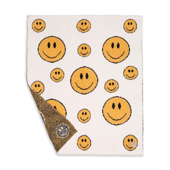 ComfyLuxe | Bedding | New Smiley Face Luxe Throw Blanket Nwt | Poshmark